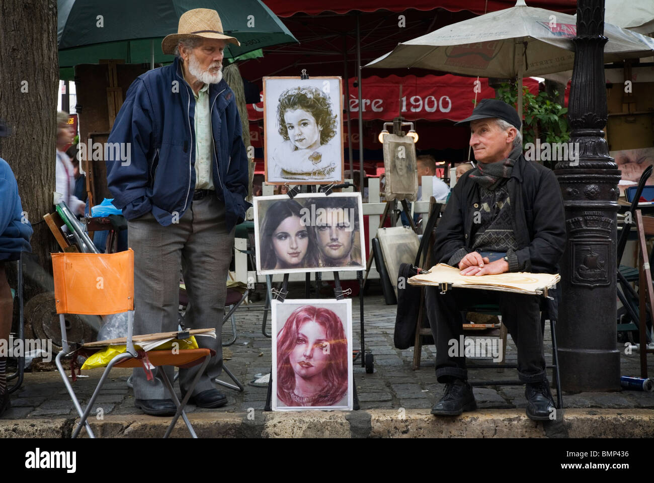 Artists in Montmartre, Paris Stock Photo - Alamy