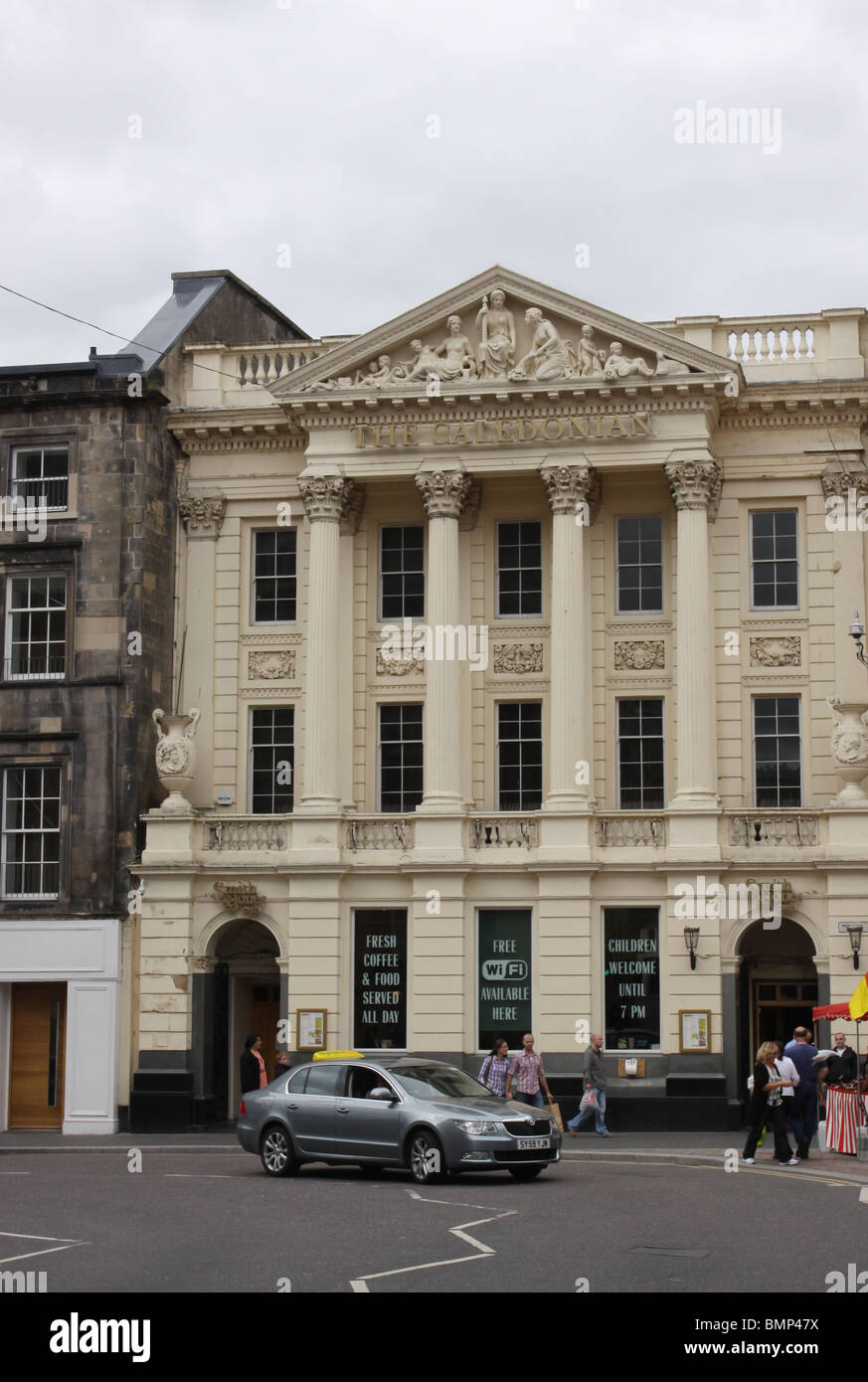 Pub inverness hi-res stock photography and images - Alamy