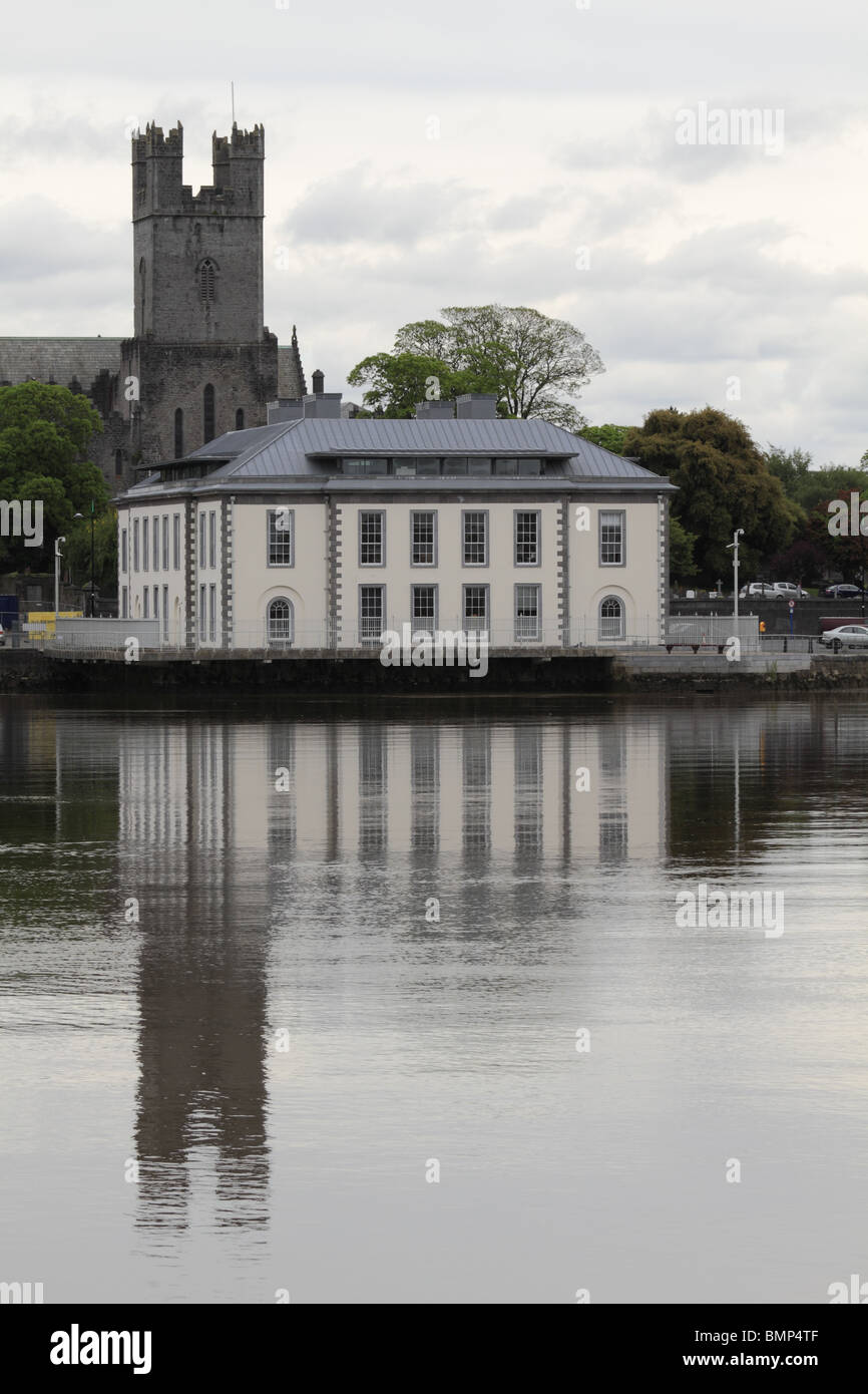 Limerick City Court house, with St Mary's Cathedral in the background ...