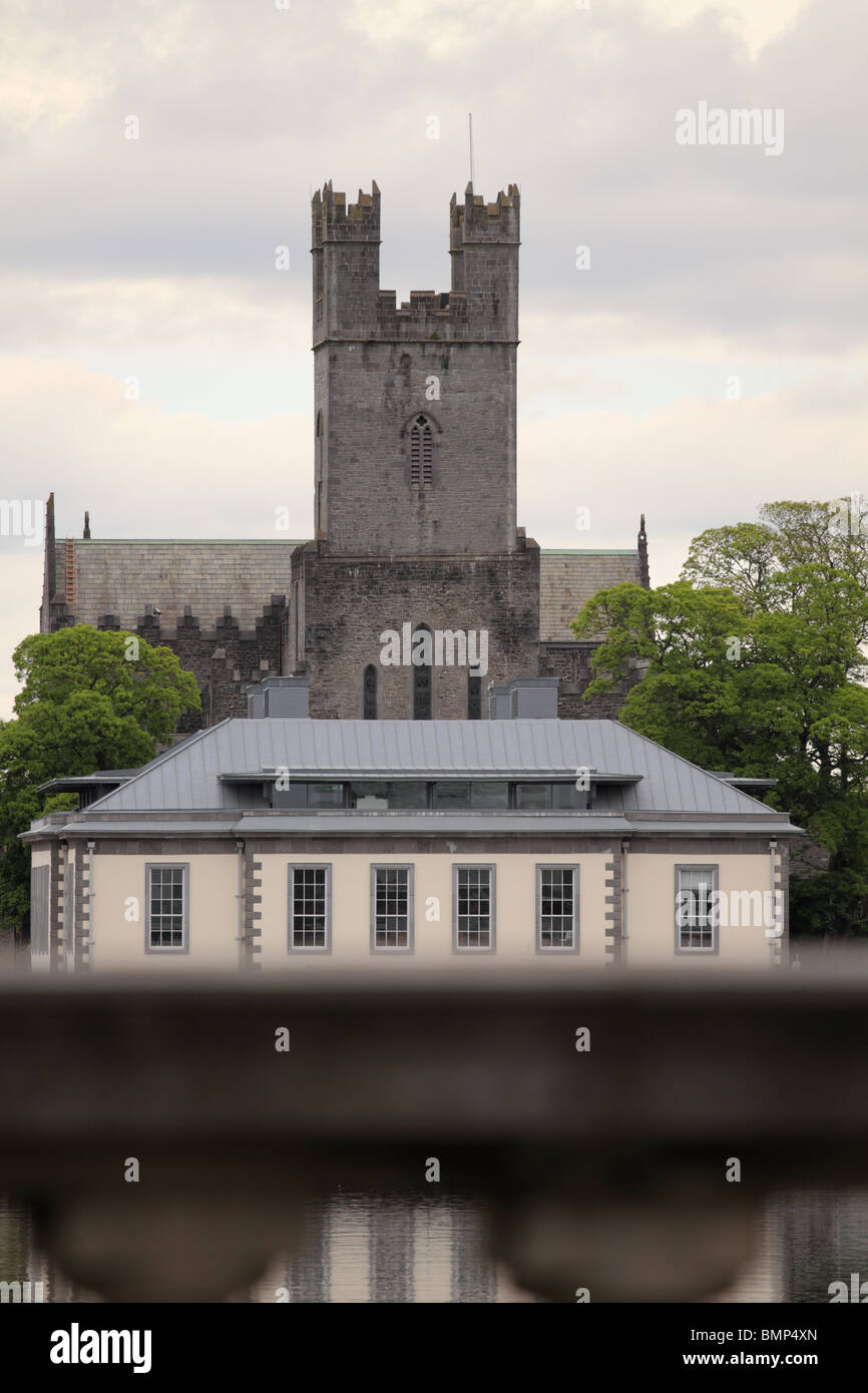Limerick City Court house, with St Mary's Cathedral in the background ...