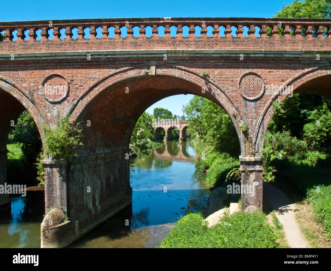Rail bridge over River Mole. Leatherhead, Surrey, England, UK Stock ...