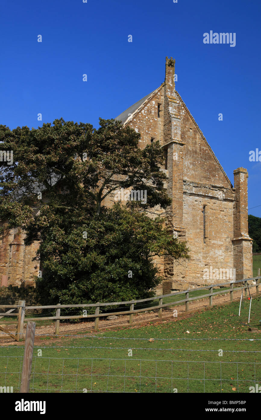 Old tithe barn hi-res stock photography and images - Alamy
