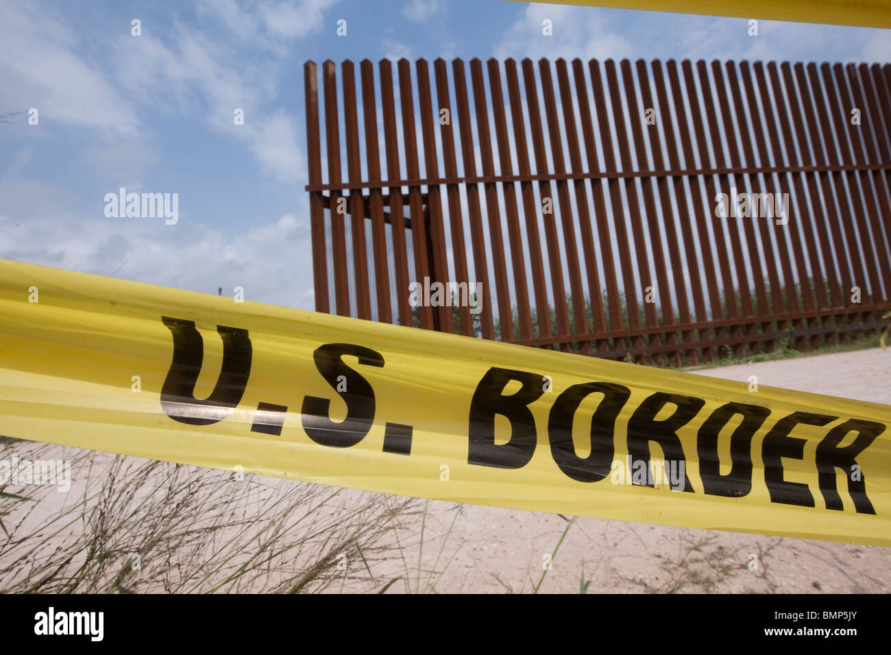U s border patrol barricade hi-res stock photography and images - Alamy