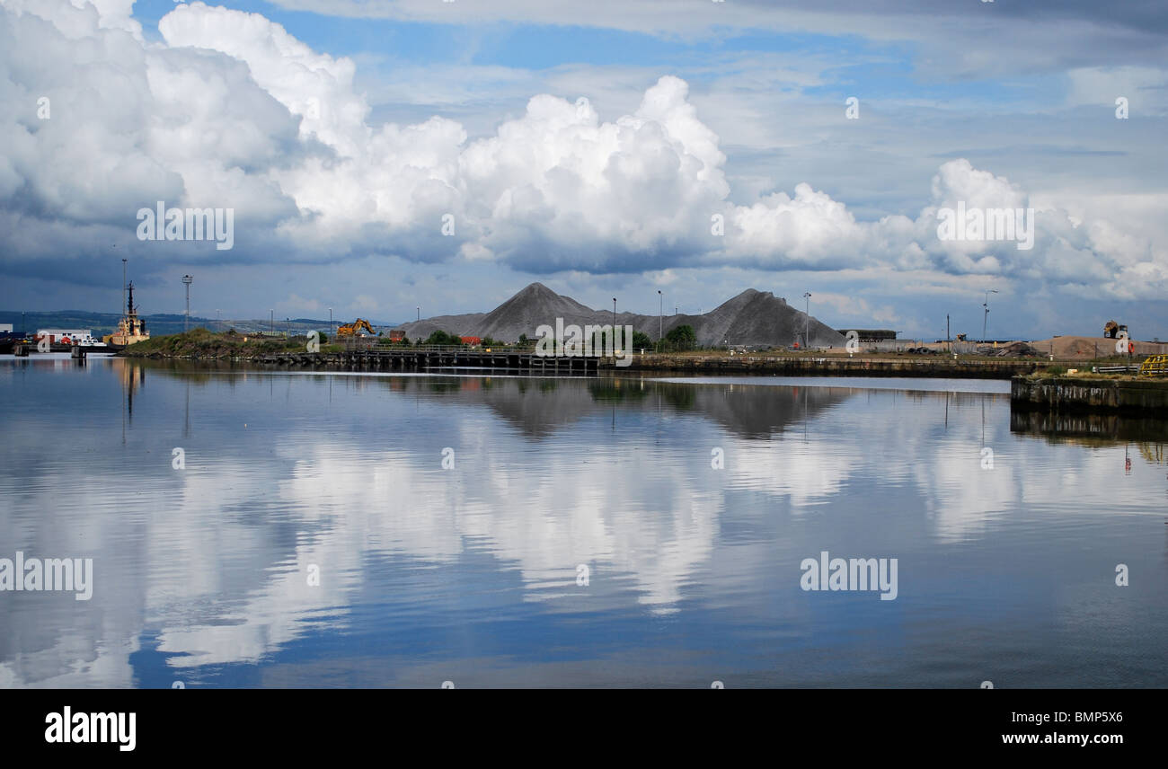 Leith dockyard hi-res stock photography and images - Alamy