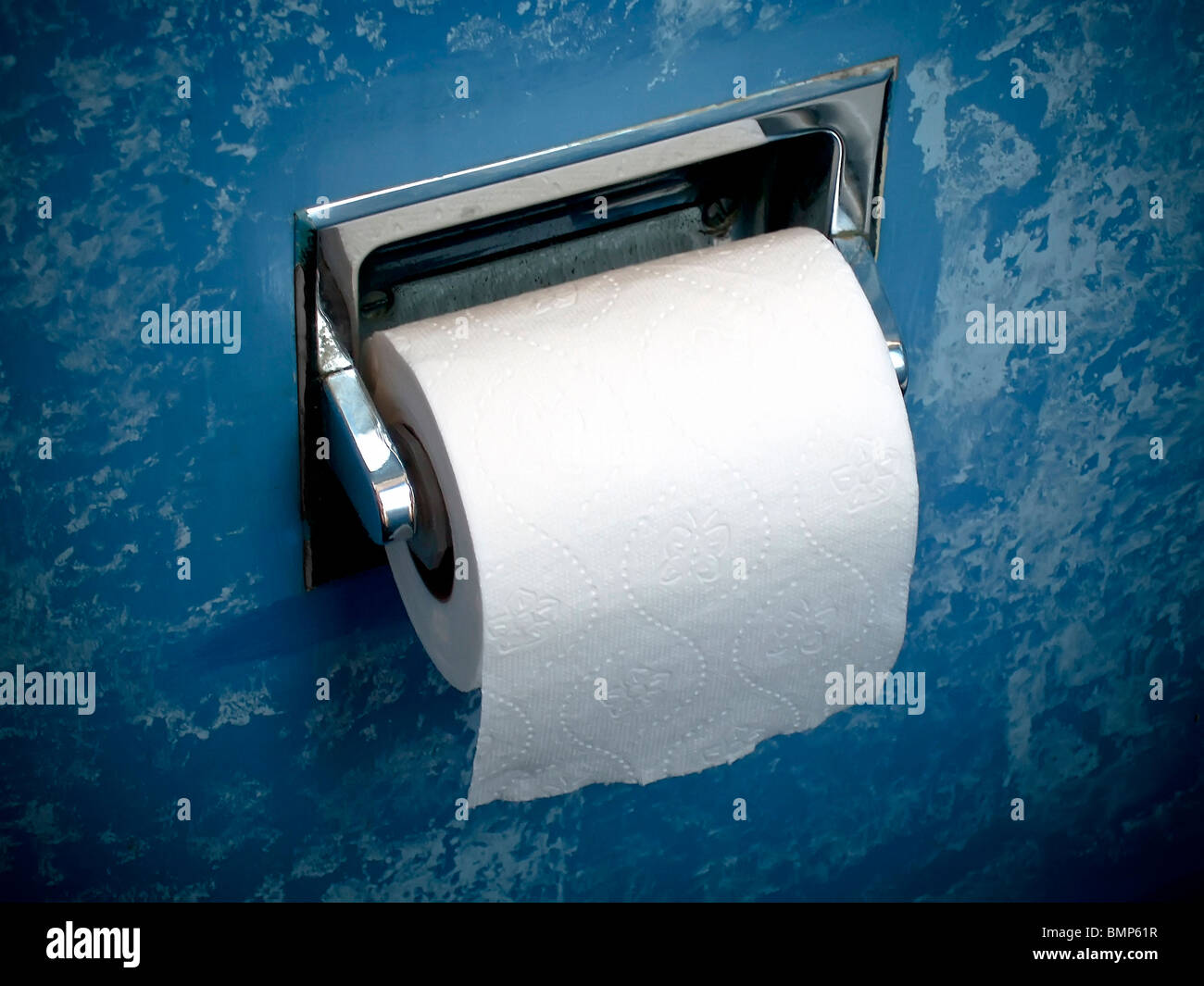 Close up of a roll of toilet paper Stock Photo - Alamy