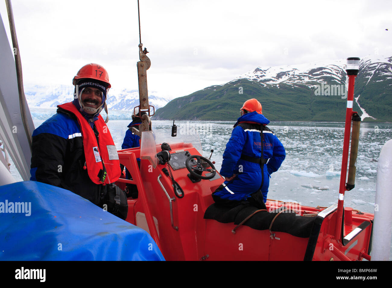 Lowering lifeboat hi-res stock photography and images - Alamy