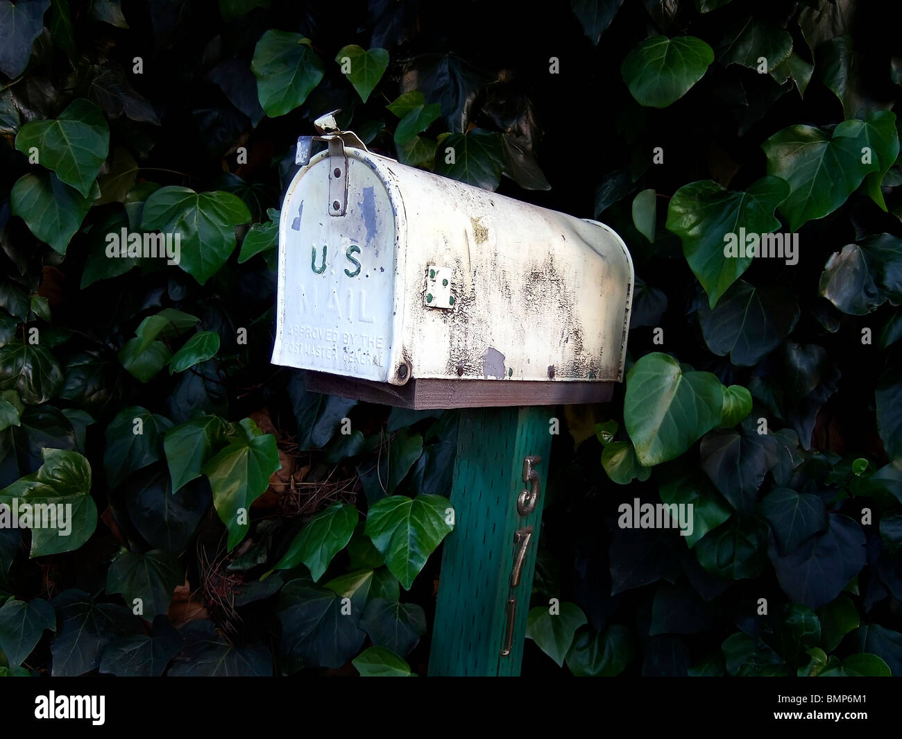 White mail box hi-res stock photography and images - Alamy