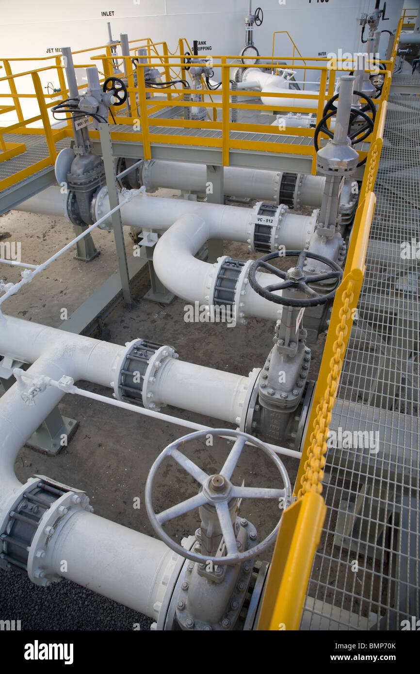 petrochemical oil storage tank farm tanks pipes Stock Photo - Alamy