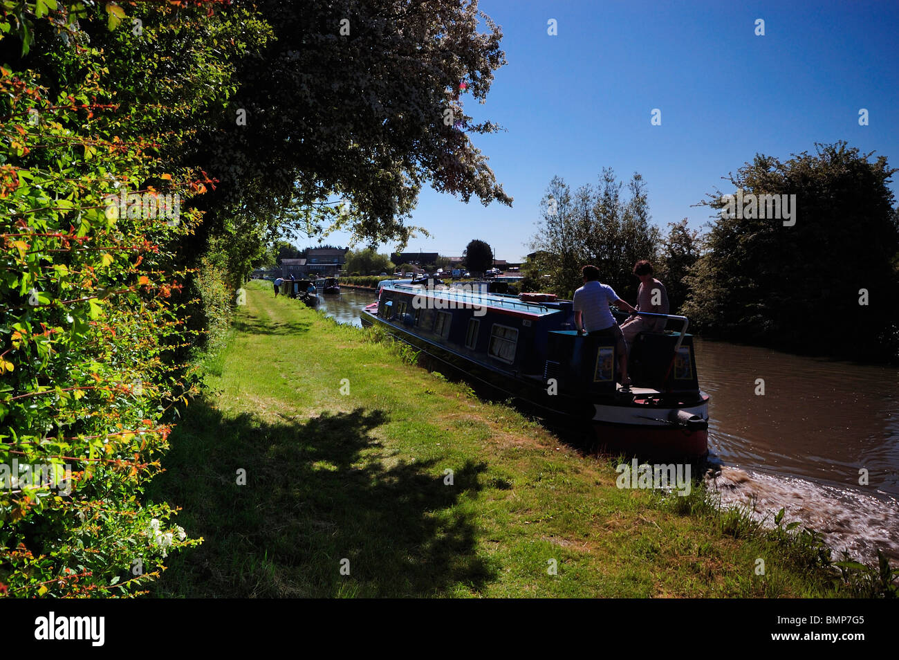 Boat setting off uk hi-res stock photography and images - Alamy