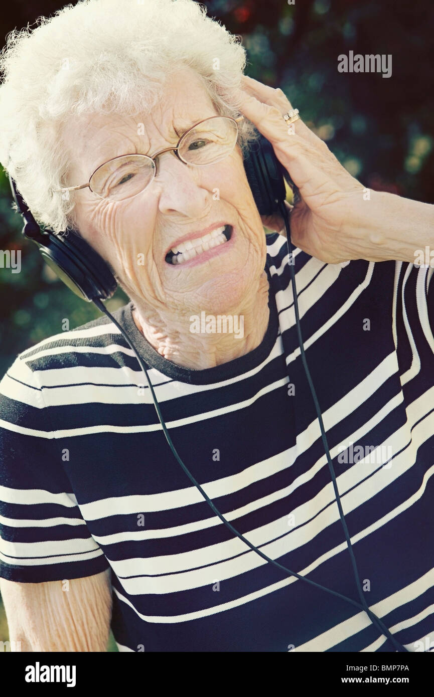 Cringing Woman Stock Photos & Cringing Woman Stock Images - Alamy