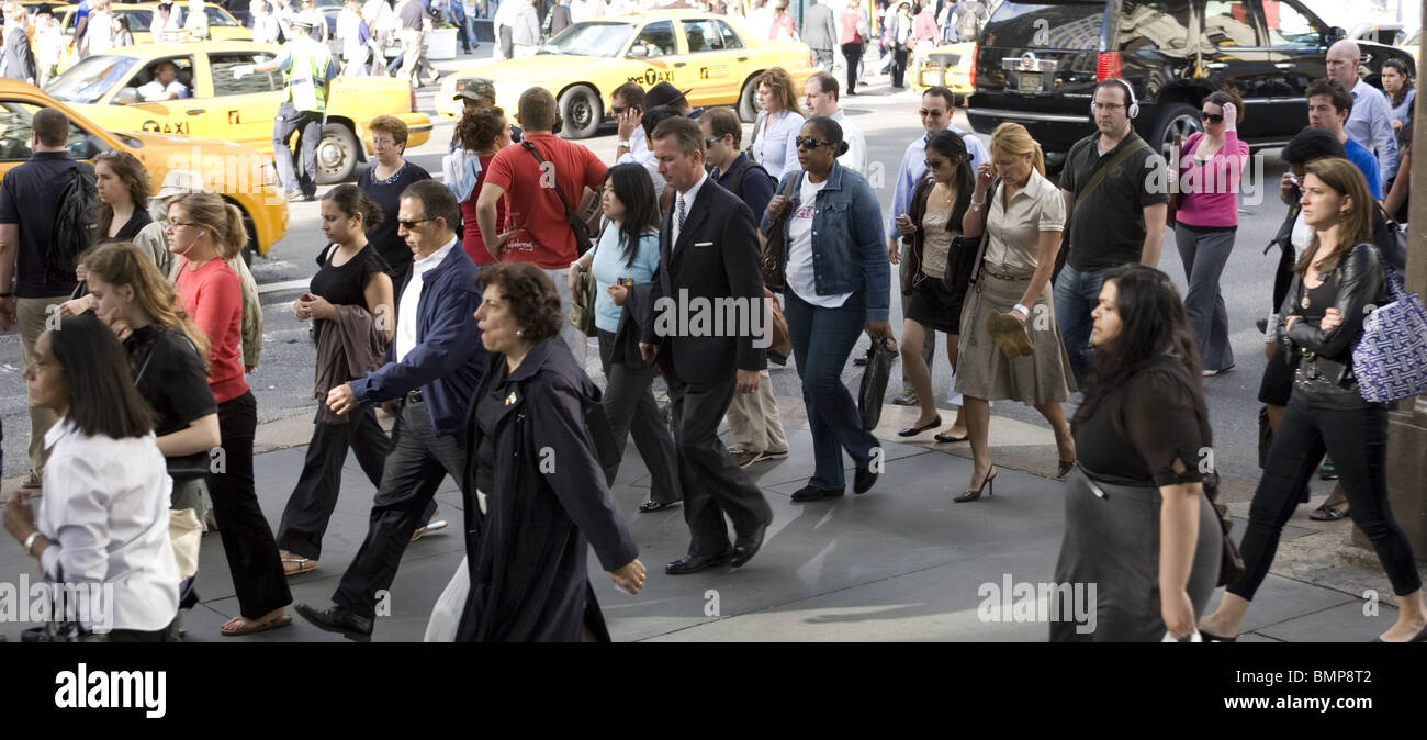 Crowd corner street crowded 5th hi-res stock photography and images - Alamy