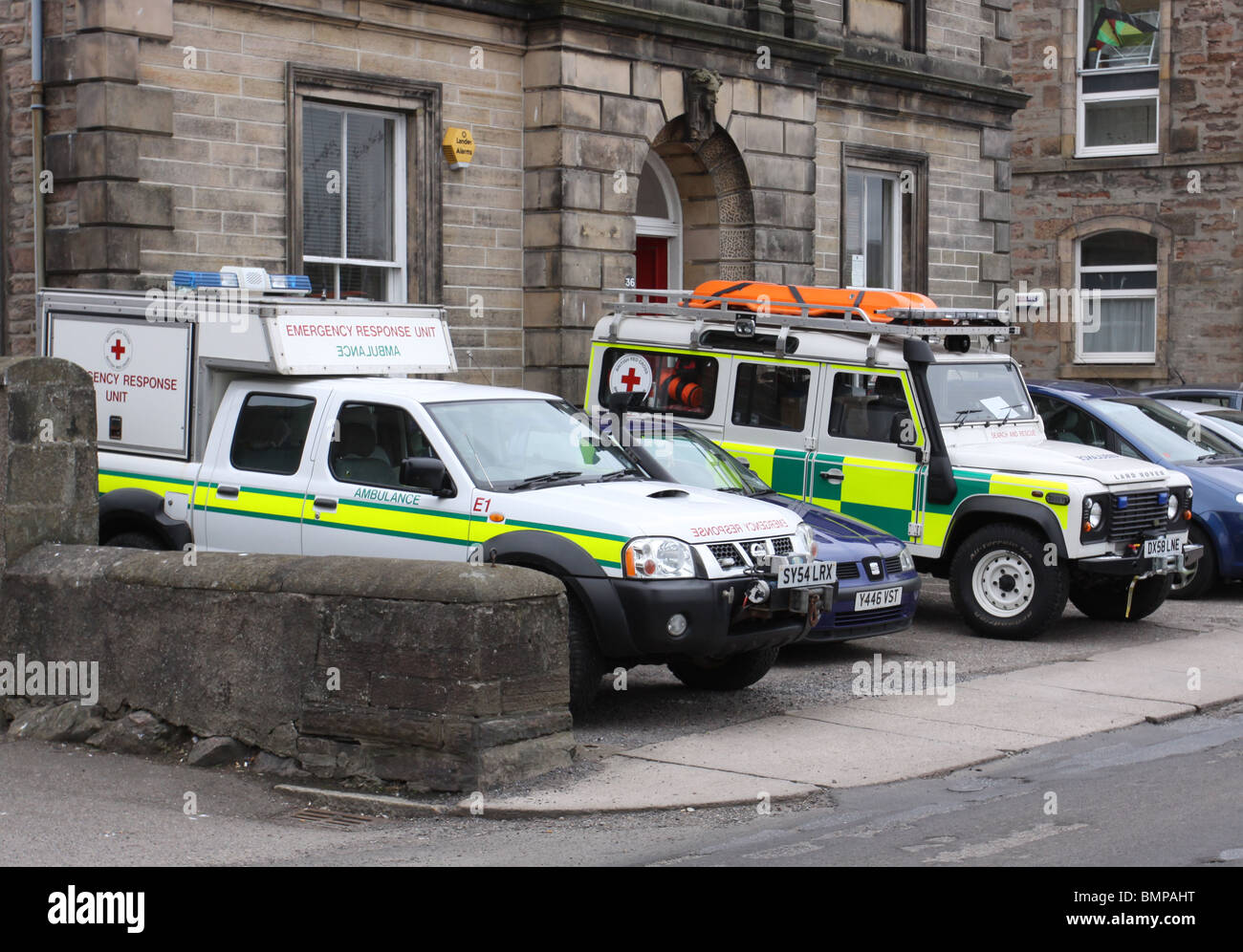 Red cross vehicles parked hi-res stock photography and images - Alamy