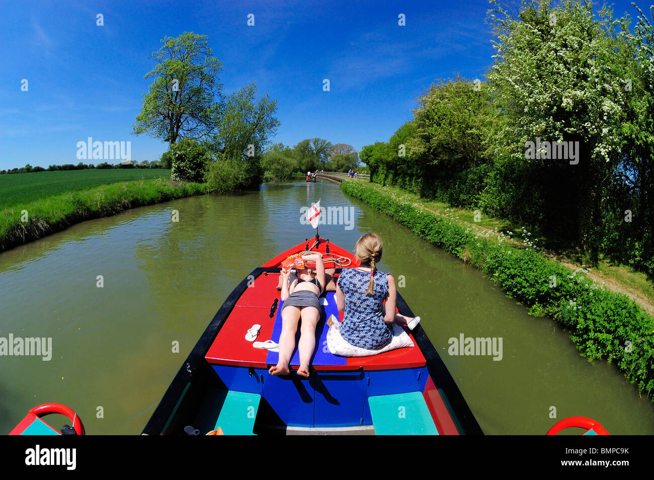 Women sunbathing uk hi-res stock photography and images - Alamy