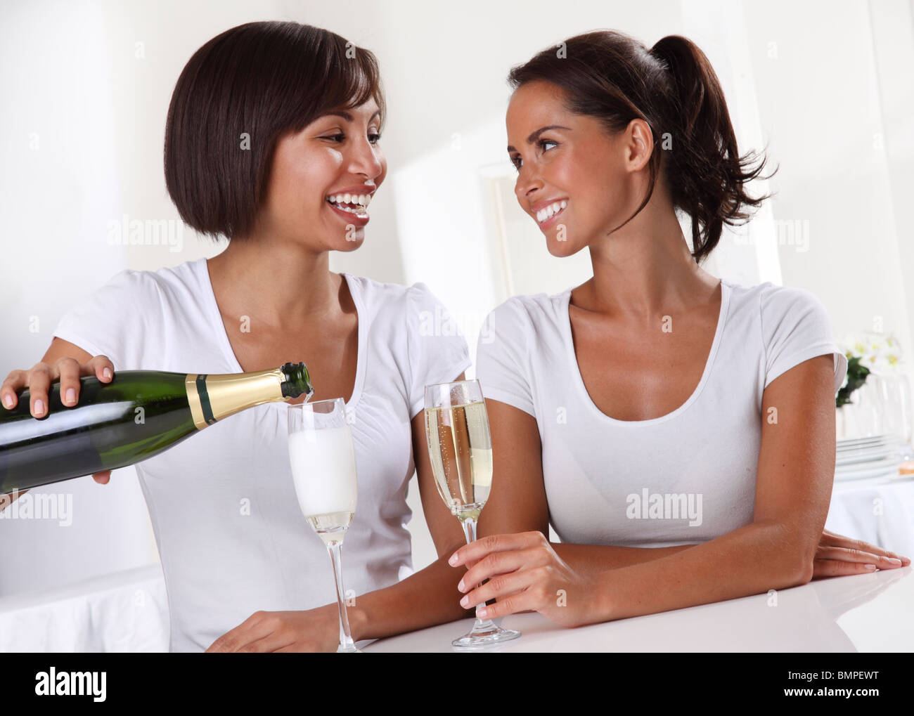 TWO WOMEN DRINKING CHAMPAGNE Stock Photo - Alamy