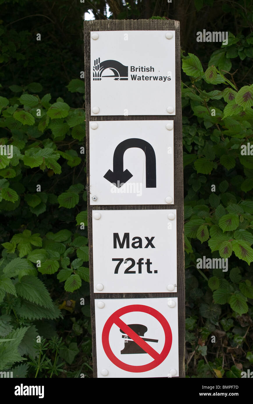 U turn sign hi-res stock photography and images - Alamy