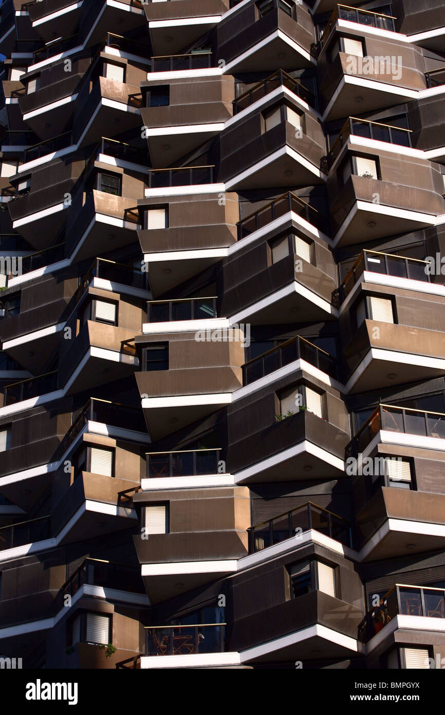 Israel, Tel Aviv, The Dizengoff tower at Dizengoff shopping center in ...