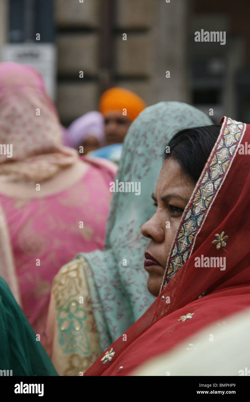 Sikh women in uniform hi-res stock photography and images - Alamy
