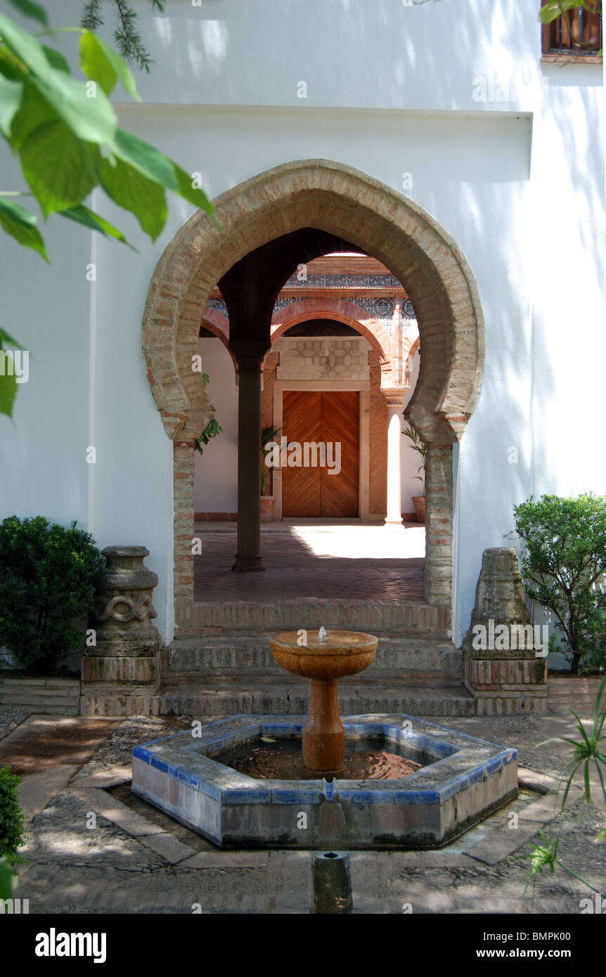 Fountain and Arabic arch, Mondragon Palace (Palacio de Mondragon ...