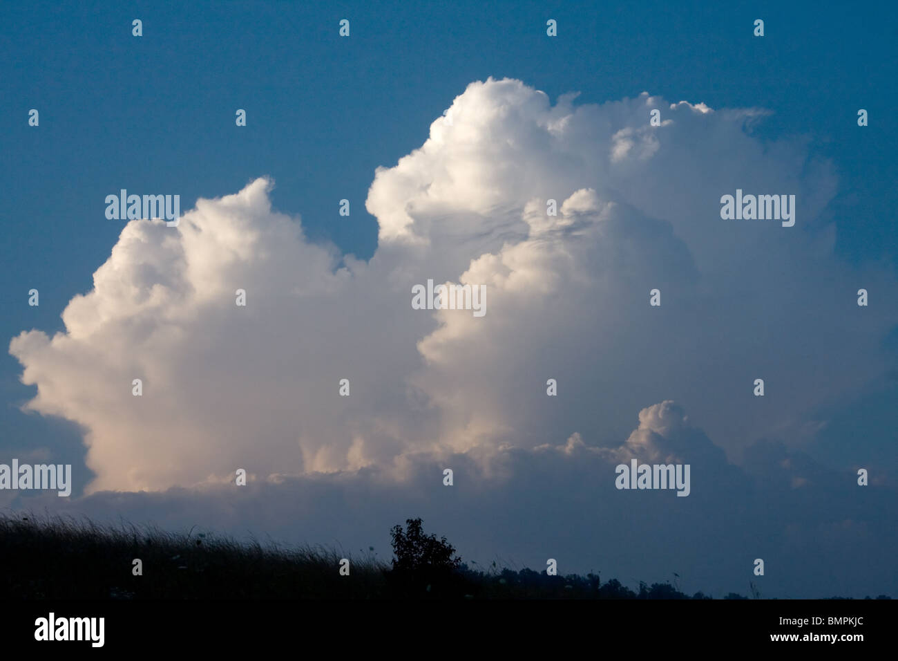 Thunderhead clouds hi-res stock photography and images - Alamy