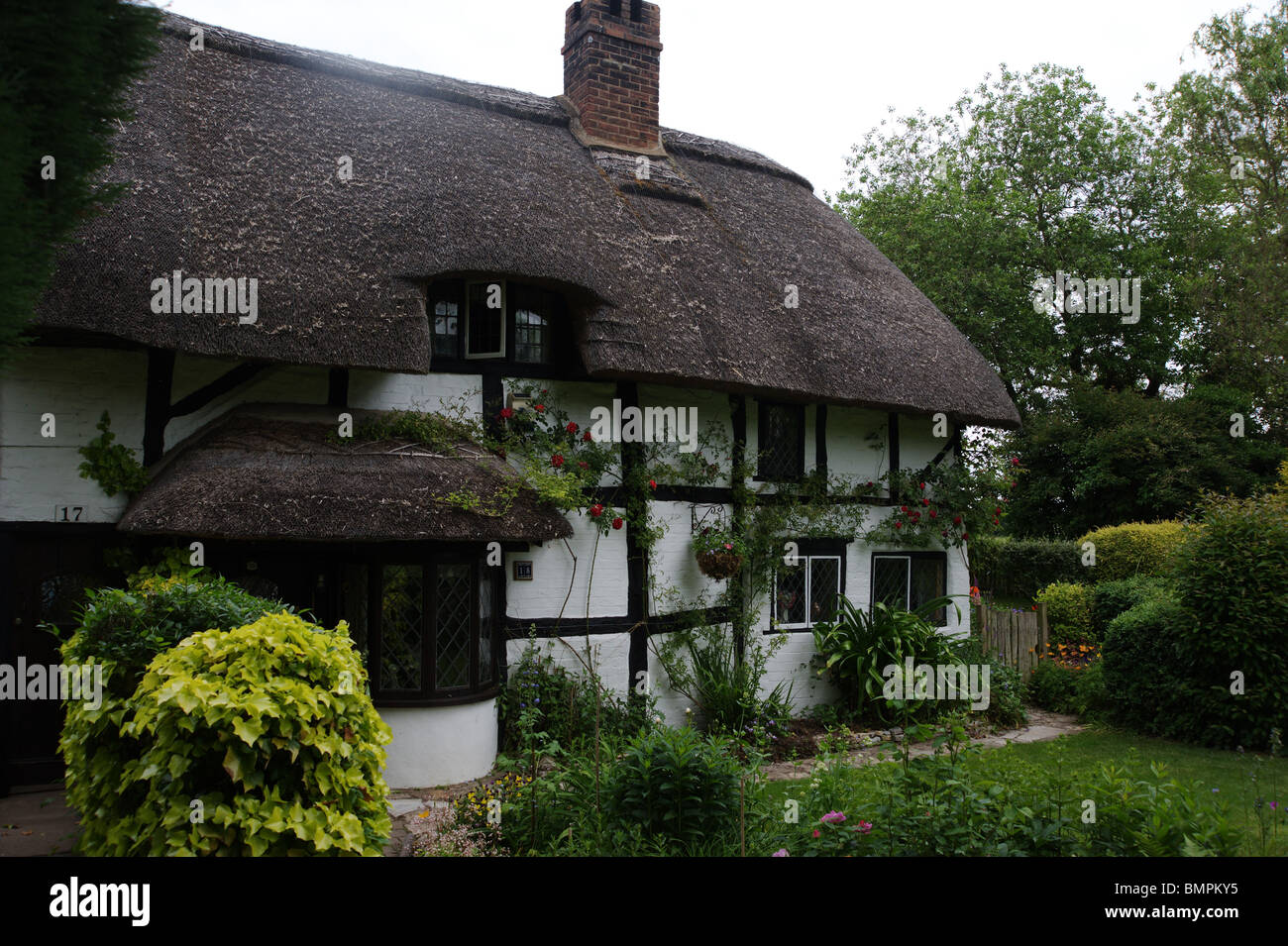 Elizabethan Cottage High Resolution Stock Photography and Images - Alamy