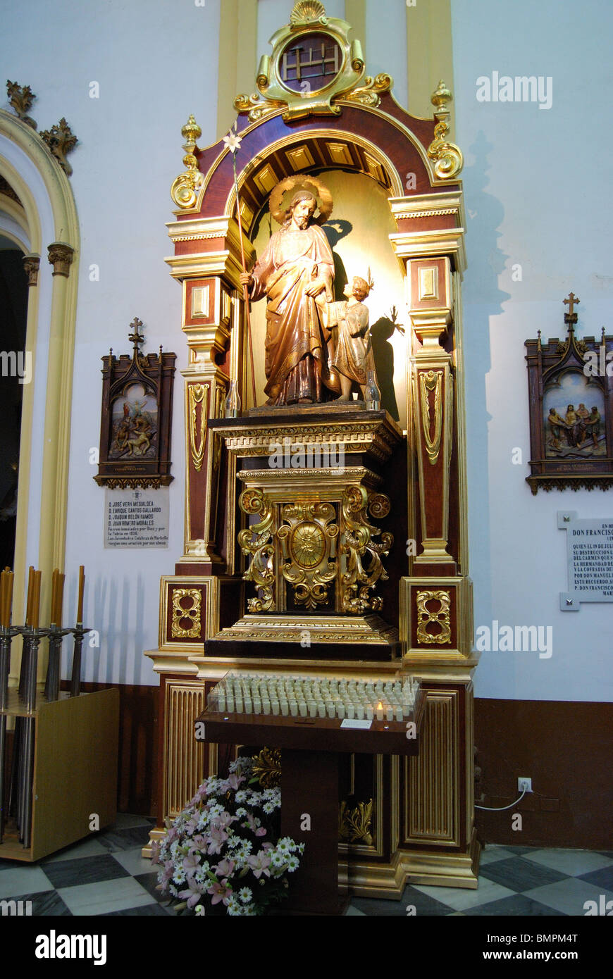 Statue church interior hi-res stock photography and images - Alamy