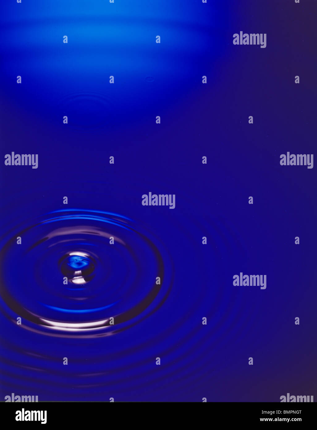 Concentric circle circular pattern Light reflections on water Stock ...