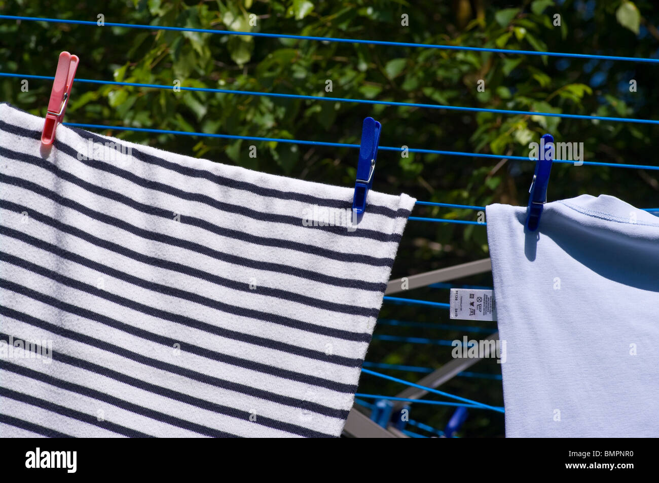 Garden washing line hi-res stock photography and images - Alamy