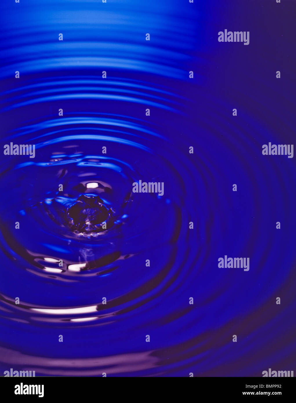 Concentric circle circular pattern Light reflections on water Stock ...