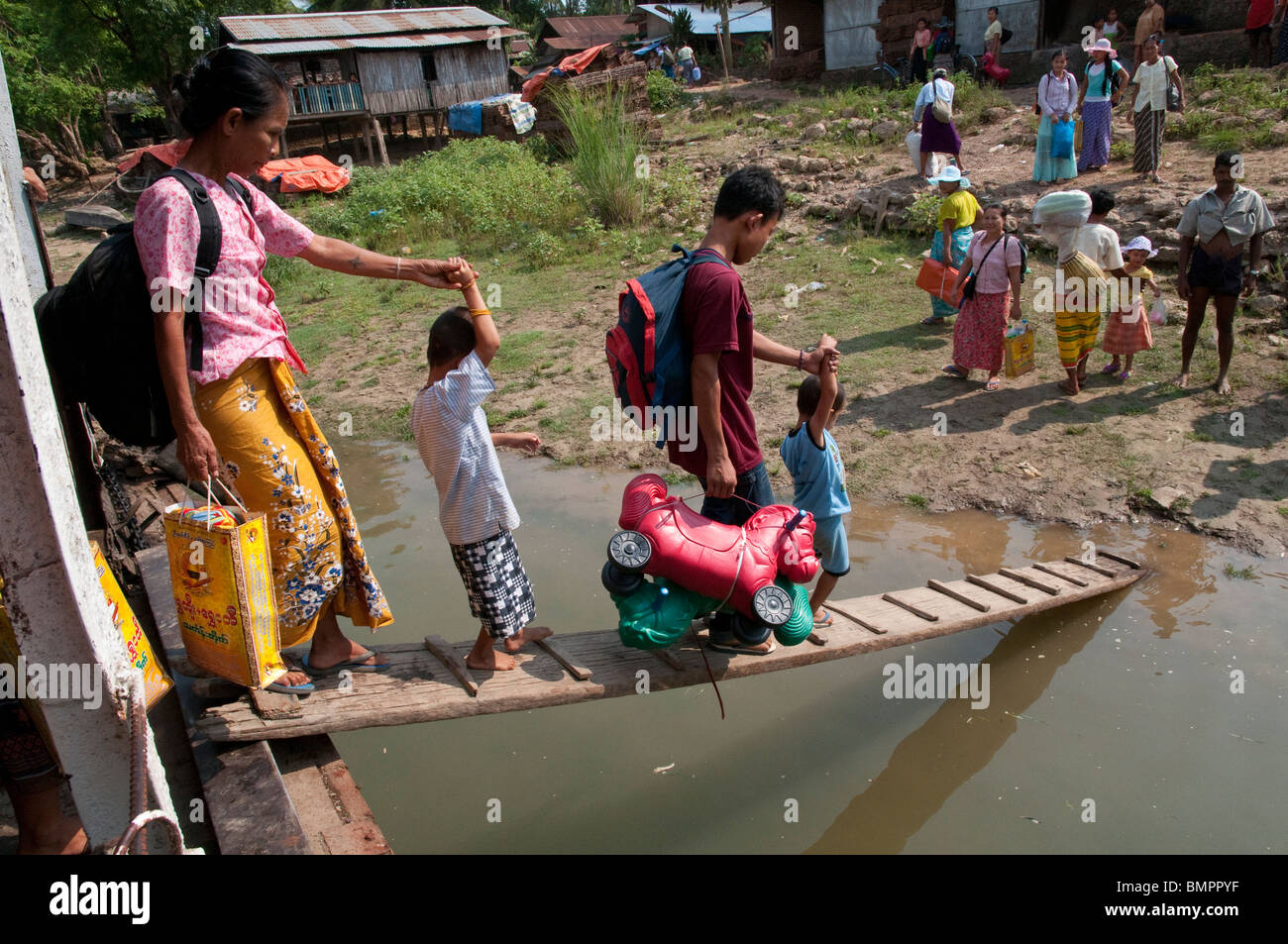 Myanmar. Burma. Boat trip from Malawmyine to Hpa An on THANlwin river ...