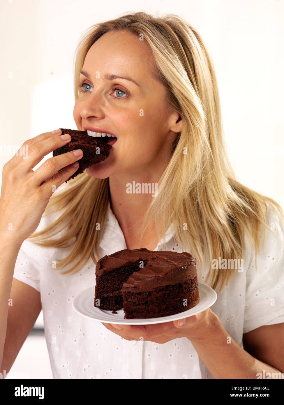 WOMAN EATING CHOCOLATE CAKE Stock Photo - Alamy