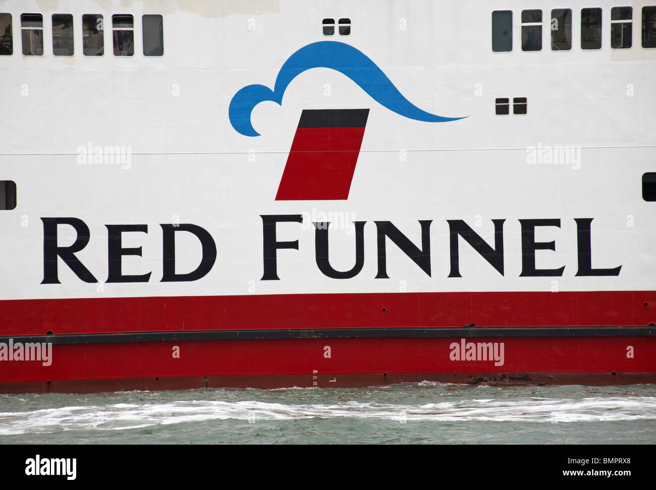 Red funnel ferry hi-res stock photography and images - Alamy