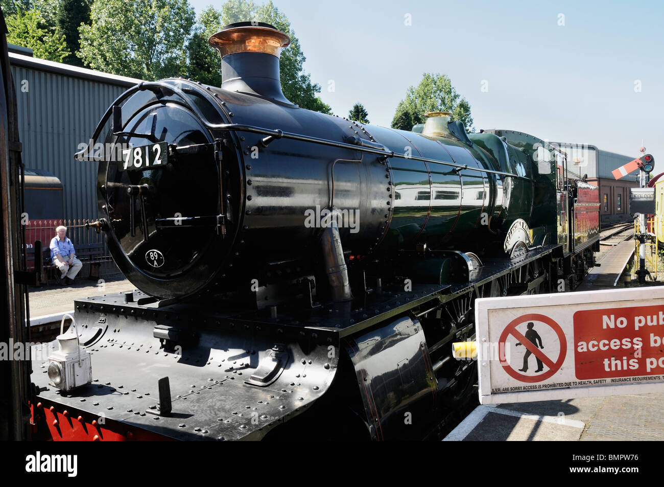 GWR 7800 Class 7812 Erlestoke Manor standing by the platform at ...