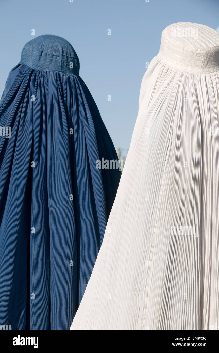 Women in blue burqas hi-res stock photography and images - Alamy