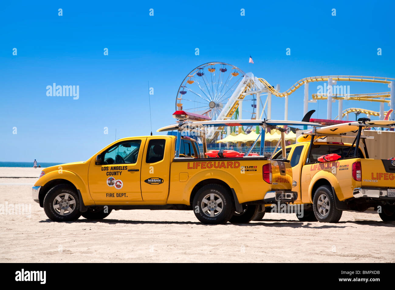 Santa Monica Beach (Muscle Beach) with pier in background, Los Angeles ...