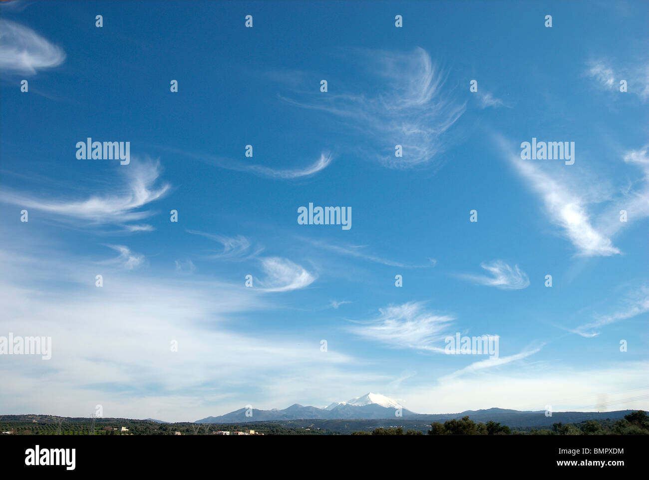 Wispy clouds over mountains hi-res stock photography and images - Alamy