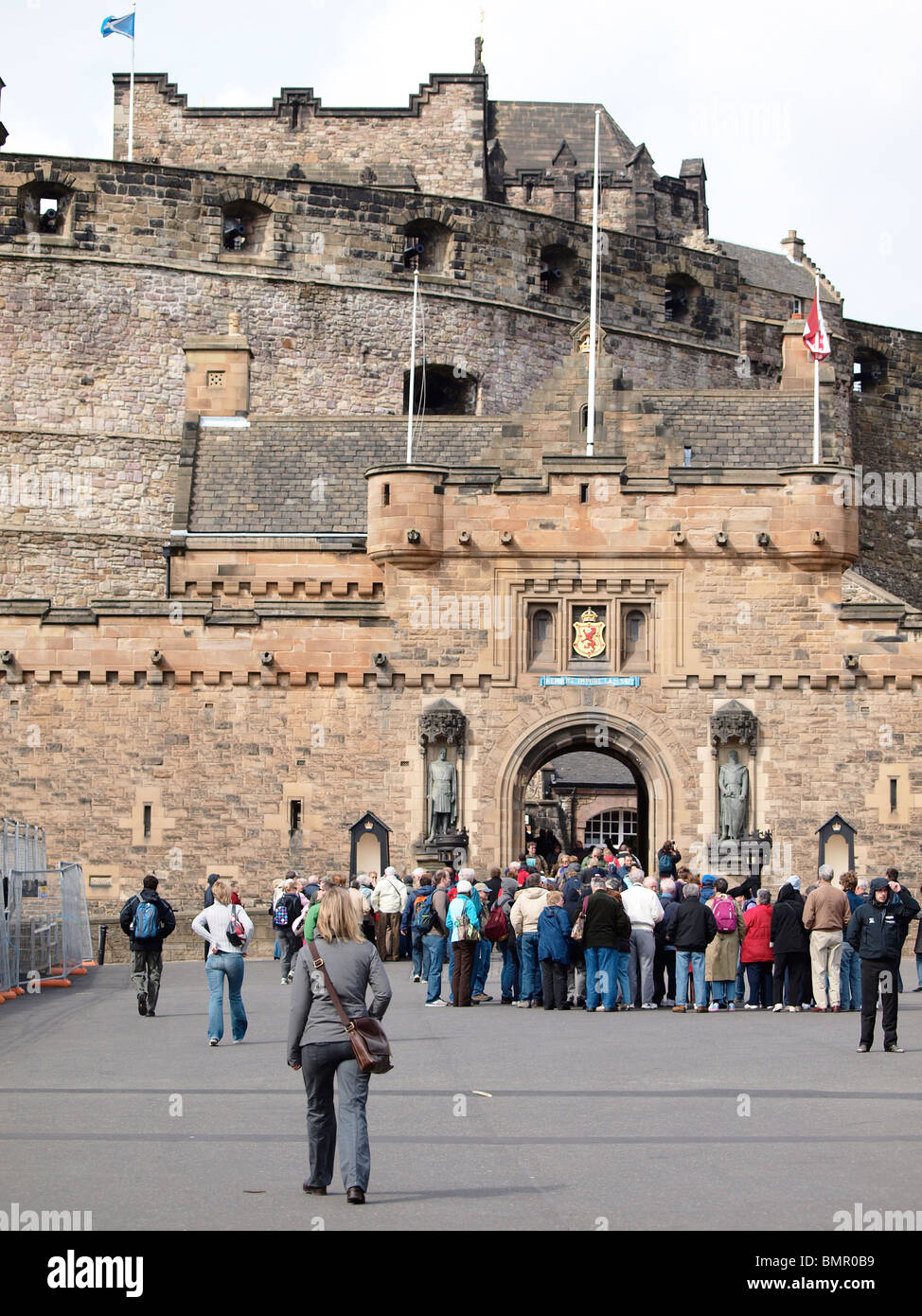 Entrance to edinburgh castle hi-res stock photography and images - Alamy