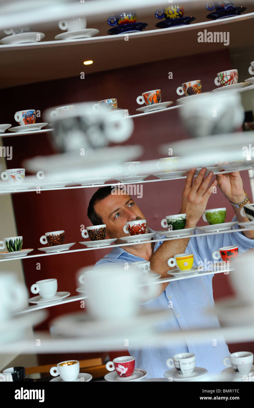 286 illy espresso cup sculpture debuts UK tour in Brighton. Marco ...