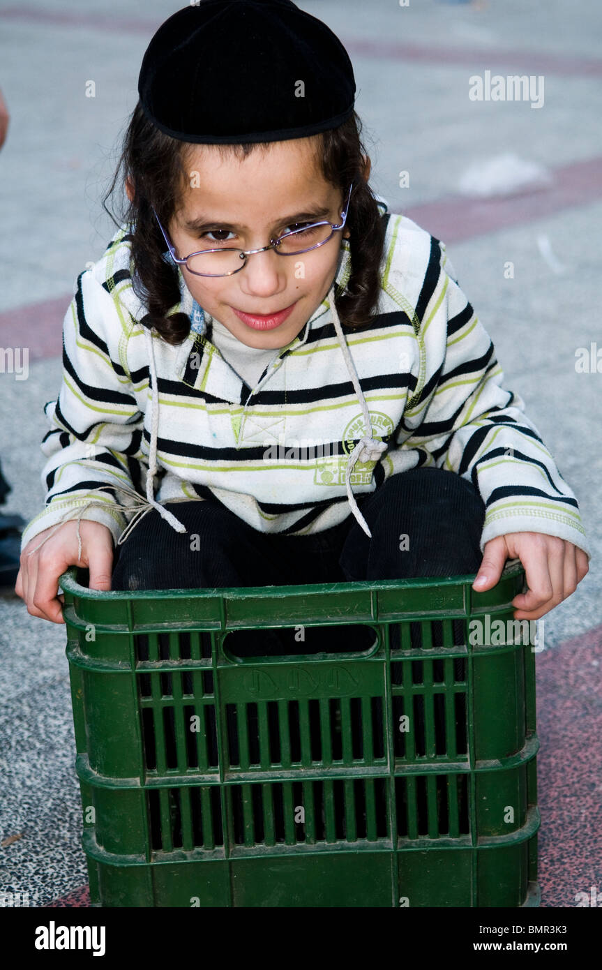 Orthodox jewish boy jerusalem israel hi-res stock photography and ...