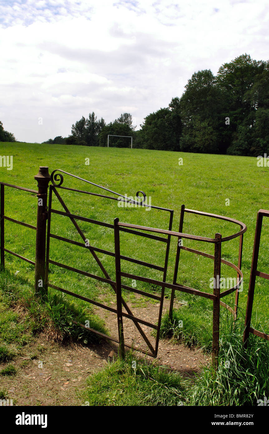 An old metal gate, Chipping Norton, Oxfordshire, England, UK Stock ...