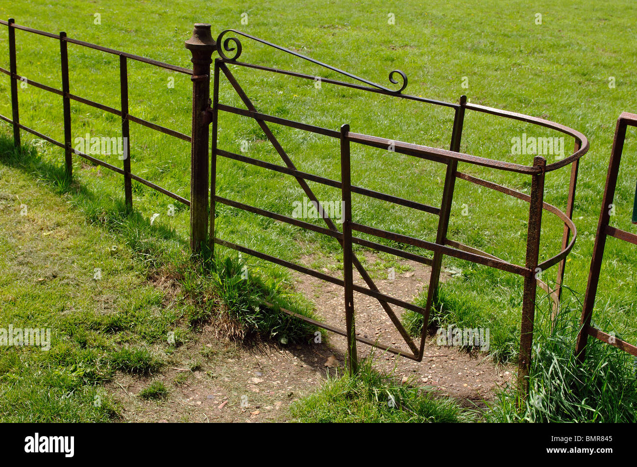An old metal gate, Chipping Norton, Oxfordshire, England, UK Stock ...
