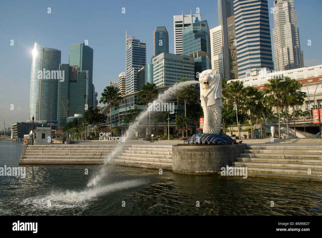 Merlion fountain on Singapore waterfront Stock Photo - Alamy
