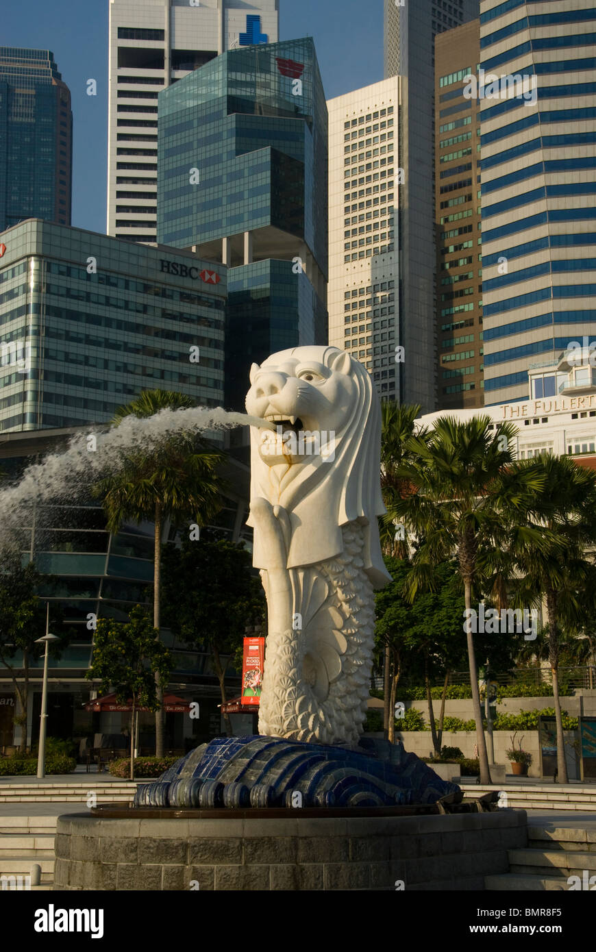 Merlion fountain on Singapore waterfront Stock Photo - Alamy