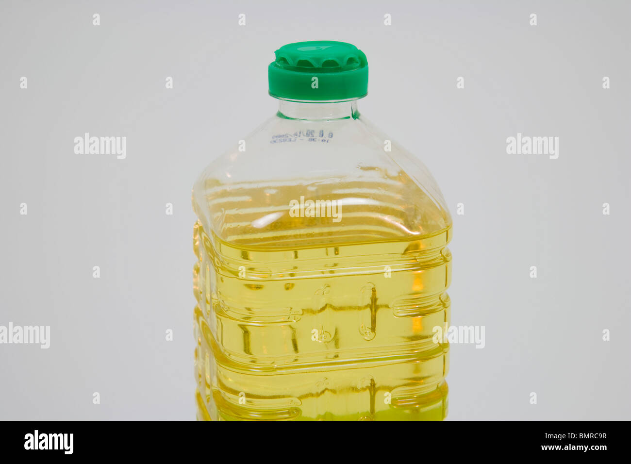 Bottle of vegetable oil Stock Photo - Alamy