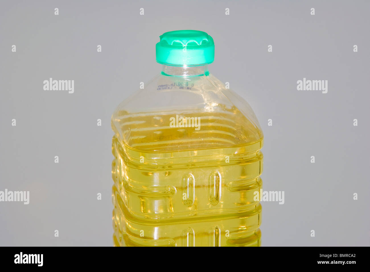 Bottle of vegetable oil Stock Photo - Alamy