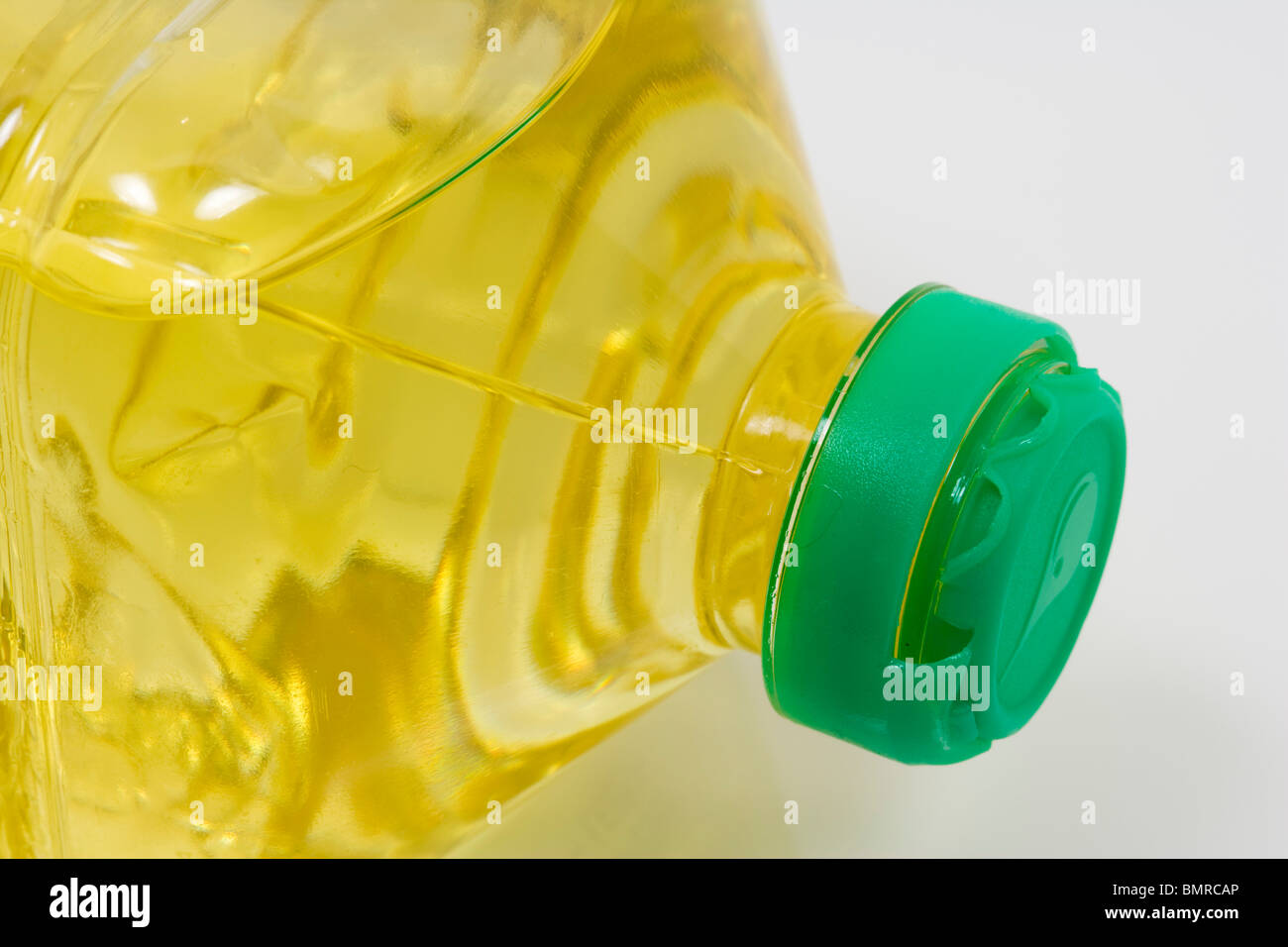 Bottle of vegetable oil Stock Photo - Alamy