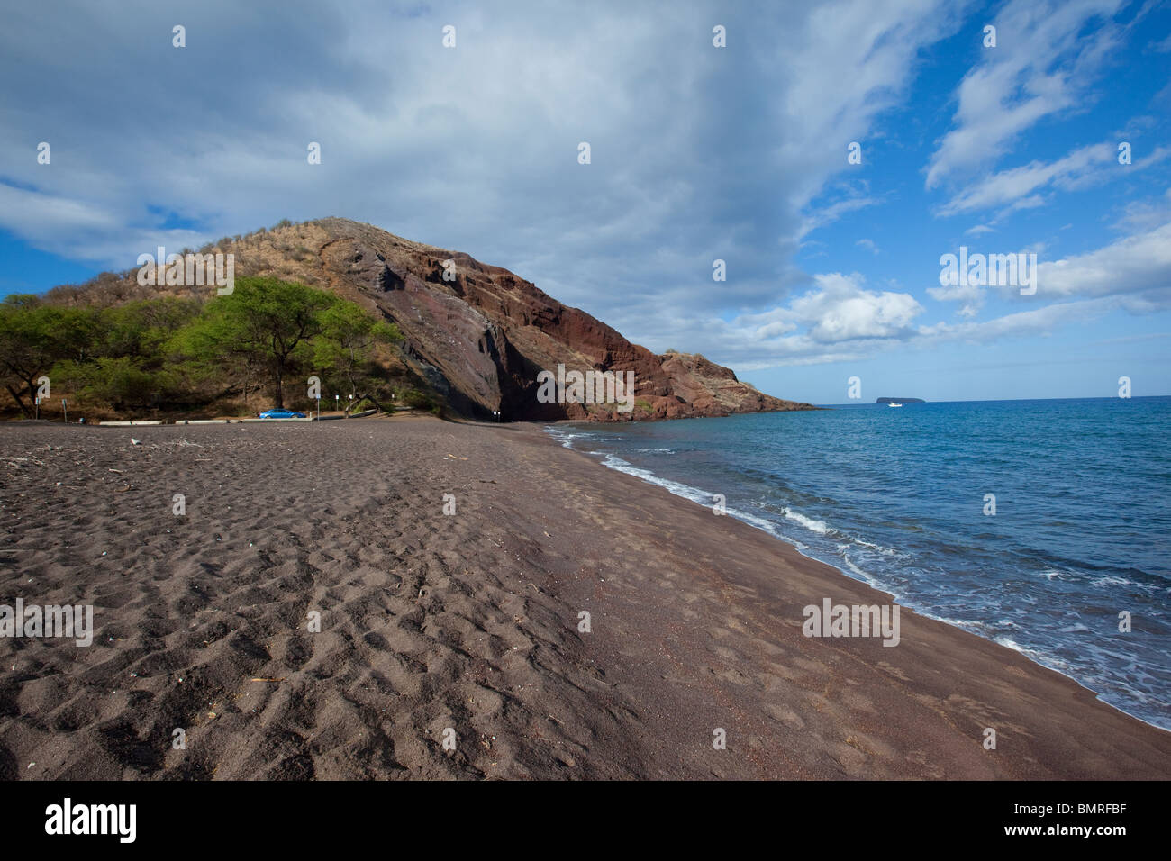 Oneuli Beach, Black Sand Beach, Makena, Maui, Hawaii Stock Photo - Alamy