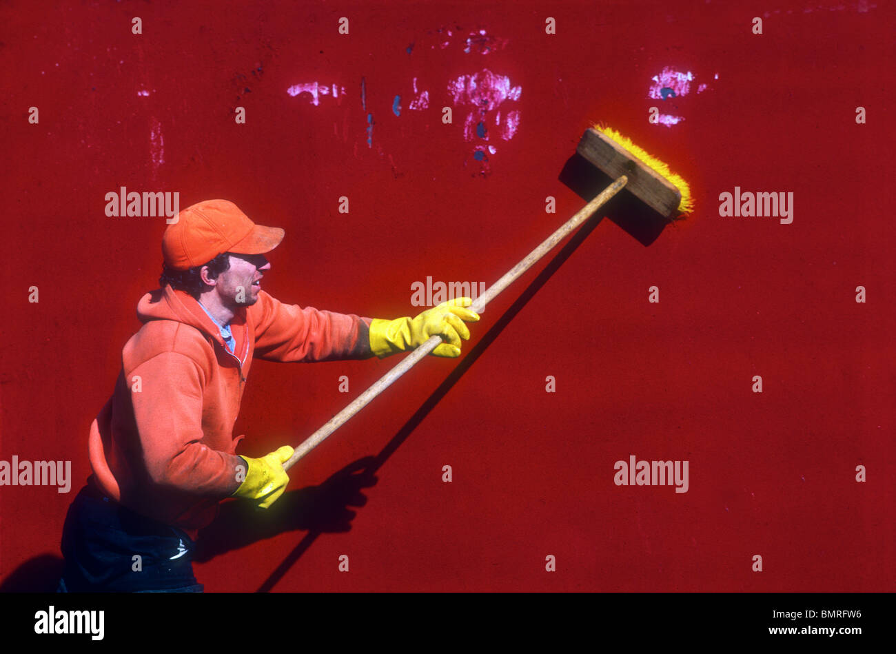 Cleaning boat hull in ship yard Stock Photo - Alamy