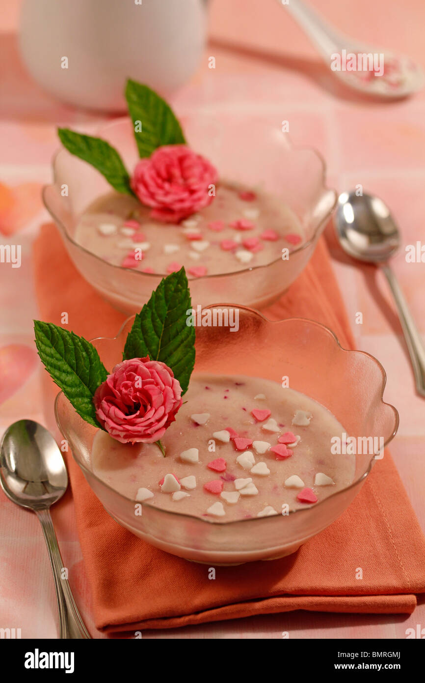 Two cream roses High Resolution Stock Photography and Images - Alamy