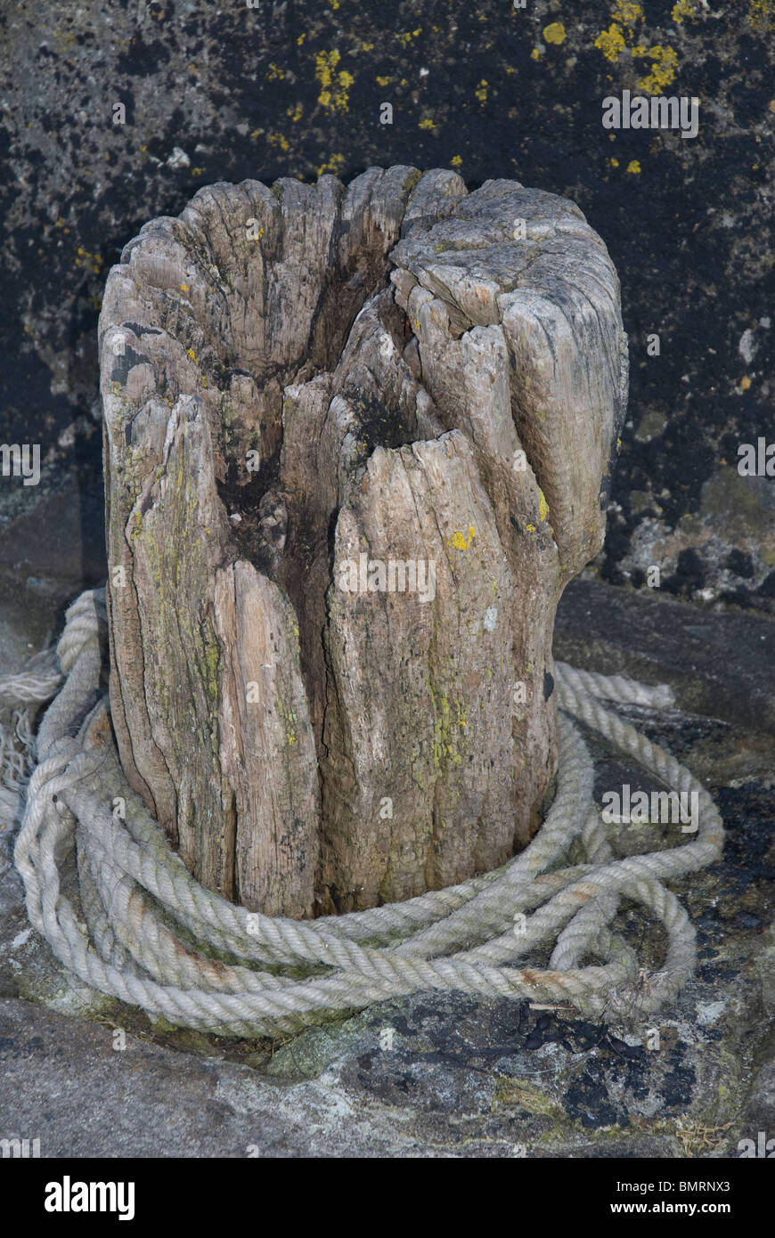 Cornish quayside bollard hi-res stock photography and images - Alamy