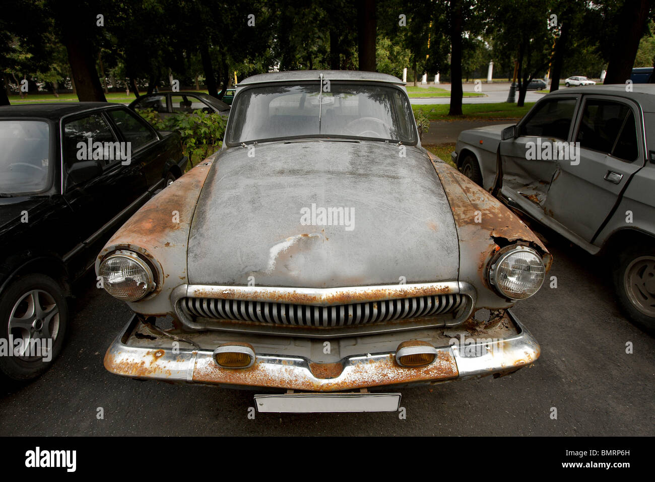 Very old, rusty car front view Stock Photo - Alamy